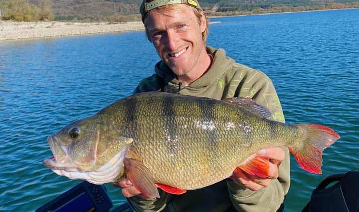 Jakub Vágner chytil rekordního okouna! „S tvými sponzory by tohle ...