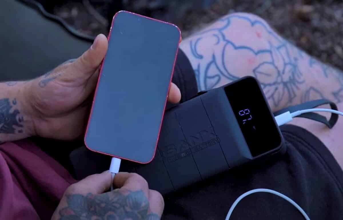 Nadupaná powerbanka na ryby NASH: mobil na rybách nabije 15 až 28krát ...
